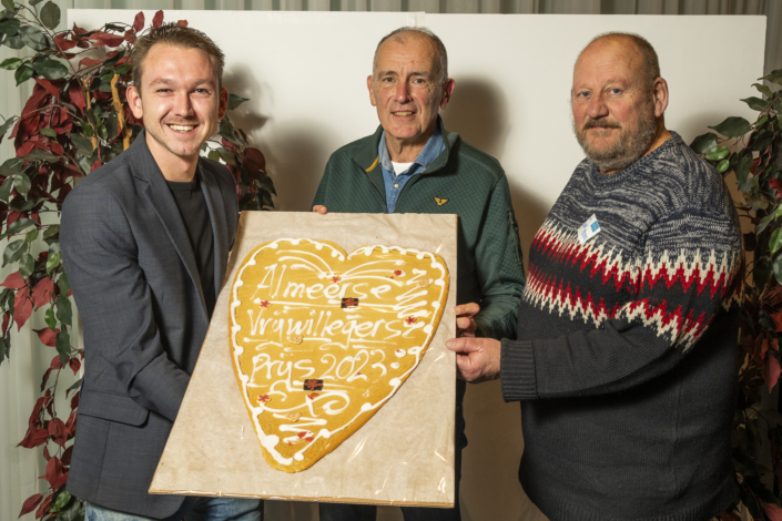 Taart voor alle vrijwilligers - Wetswinkel Almere